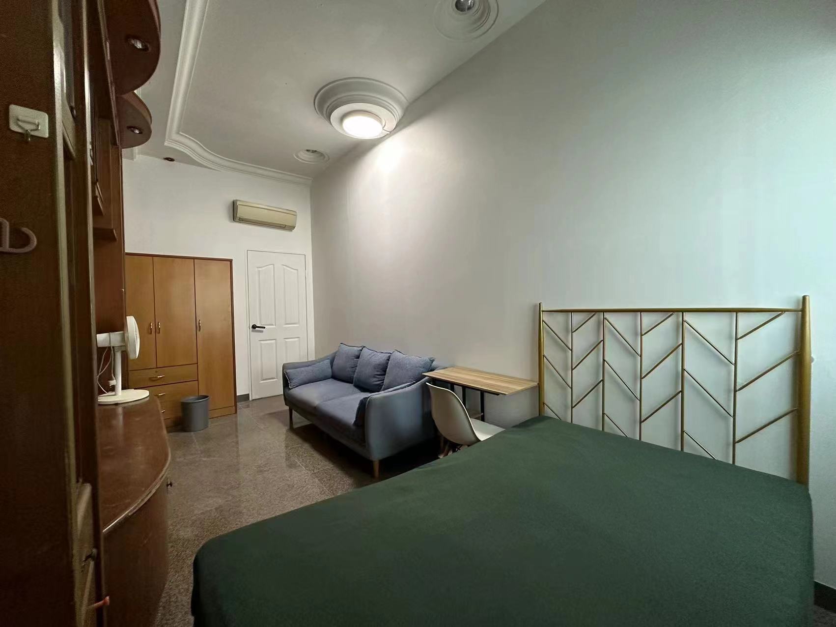 Sennett Estate – HomeyDays