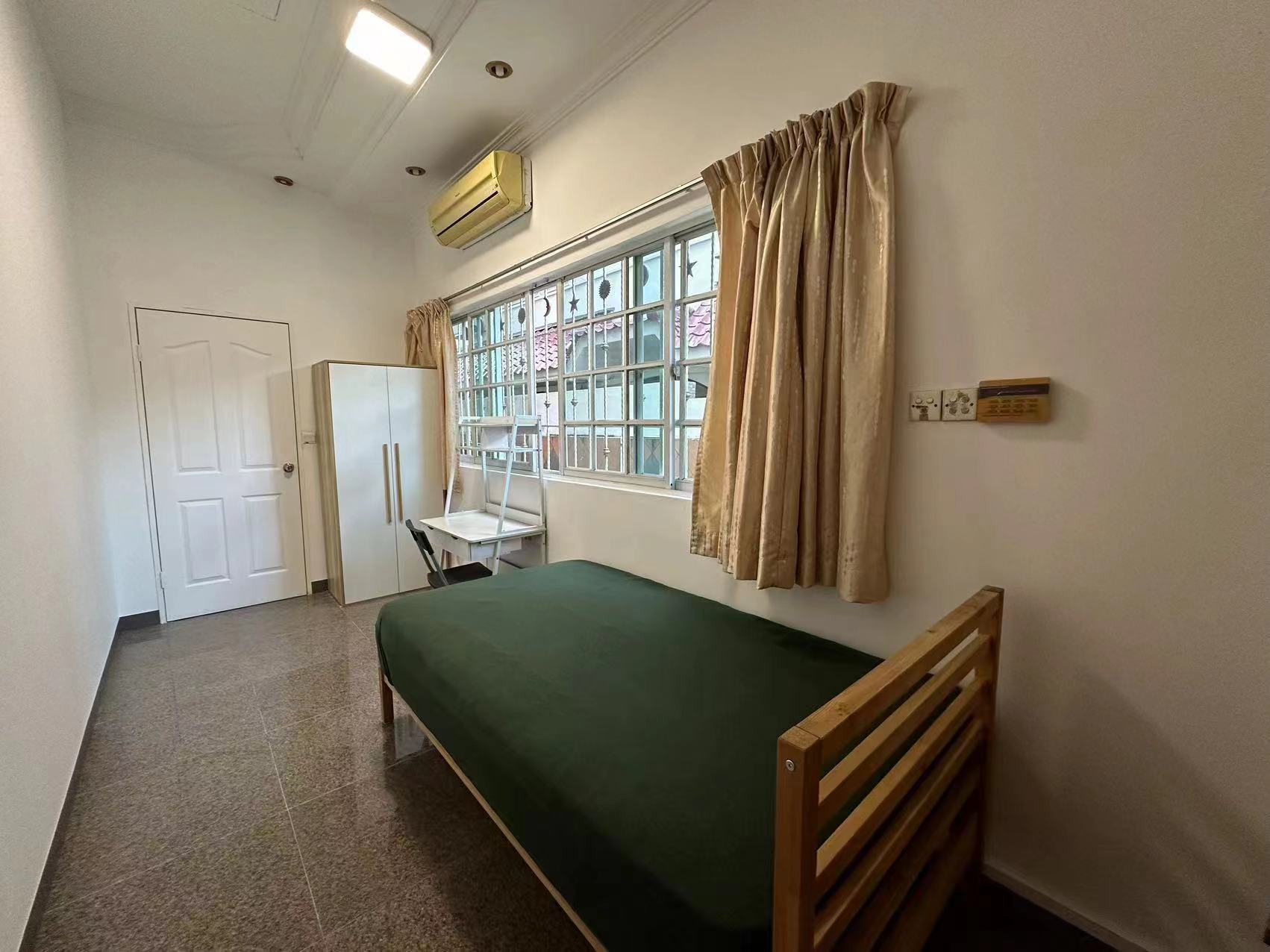 Sennett Estate – HomeyDays