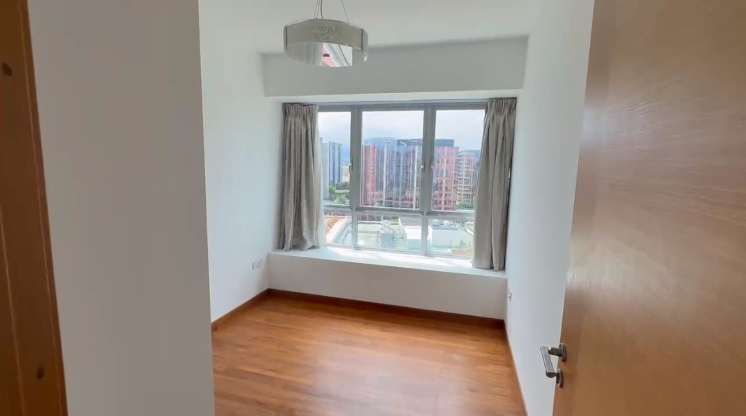 Esta Ruby – HomeyDays